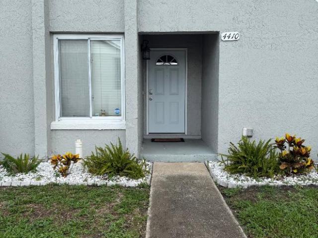 2 Br, 2 bath, Single Family 4410 White Pine Ave