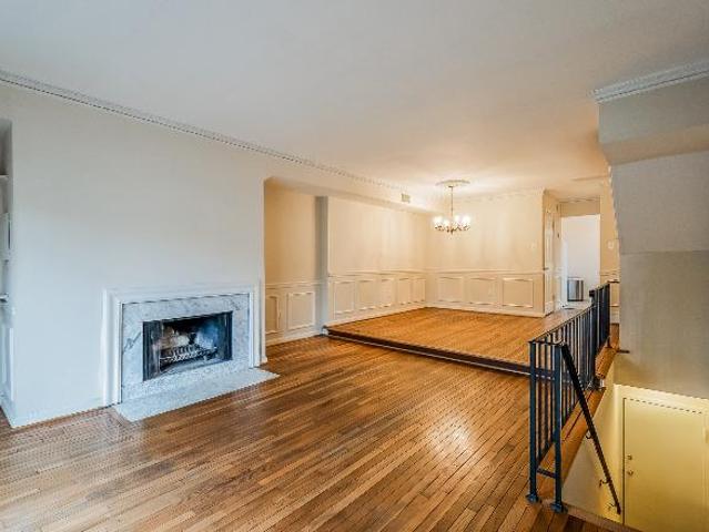 2 Br, 2 bath, Single Family 4515 Macarthur Blvd NW
