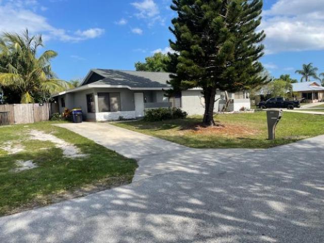 2 Br, 2 bath, Single Family 4591 SE Roaring Brook Way