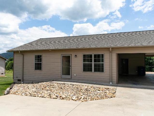 2 Br, 2 bath, Single Family 4631 Burkemont Road