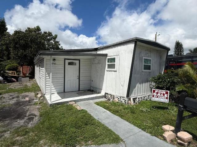 2 Br, 2 bath, Single Family 4732 SW 46th Ln