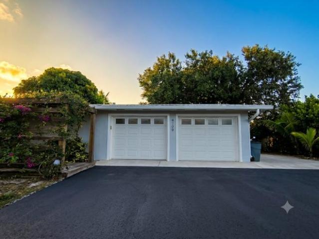 2 Br, 2 bath, Single Family 4799 SE Horseshoe Point Rd