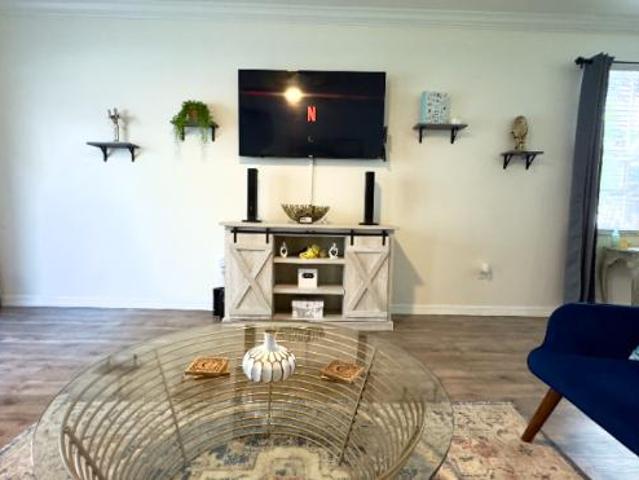 2 Br, 2 bath, Single Family 4931 Elizabeth Anne Cir