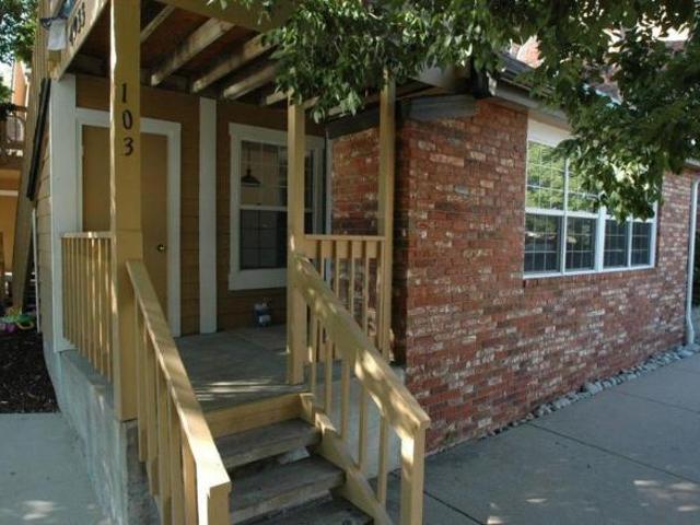 2 Br, 2 bath, Single Family 4933 S Carson St