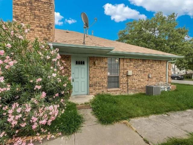 2 Br, 2 bath, Single Family 4033 Evergreen St