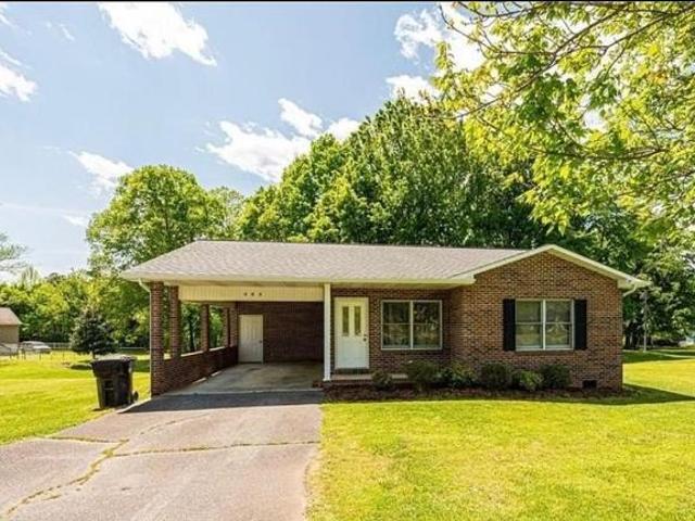 2 Br, 2 bath, Single Family 405 N Center St