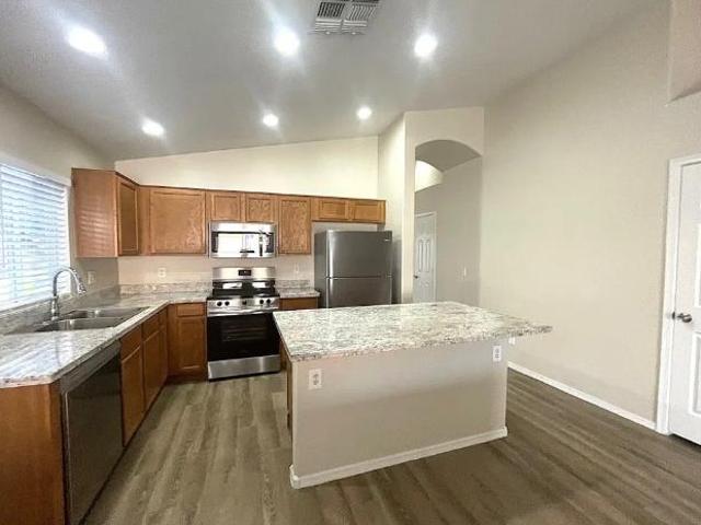 2 Br, 2 bath, Single Family 427 Dawn Dr