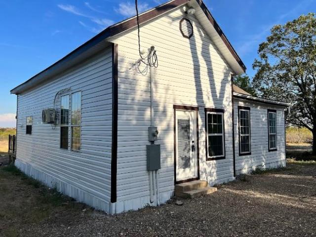 2 Br, 2 bath, Single Family 425 Weber Hoese Lane