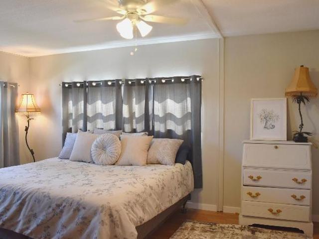 2 Br, 2 bath, Single Family 542 Tampico Dr
