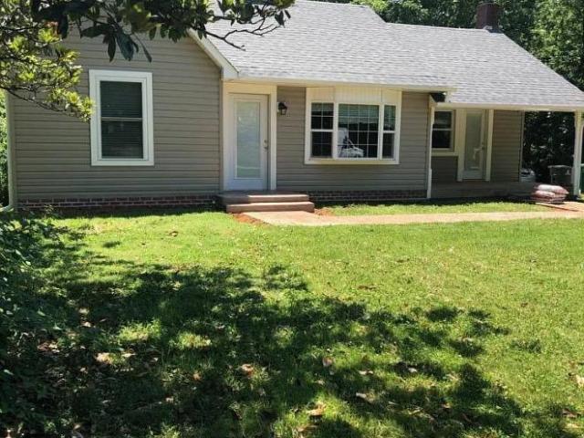 2 Br, 2 bath, Single Family 5480 Shallowford Rd
