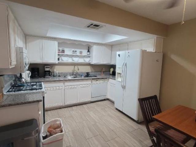 2 Br, 2 bath, Single Family 5576 W Rochelle Ave