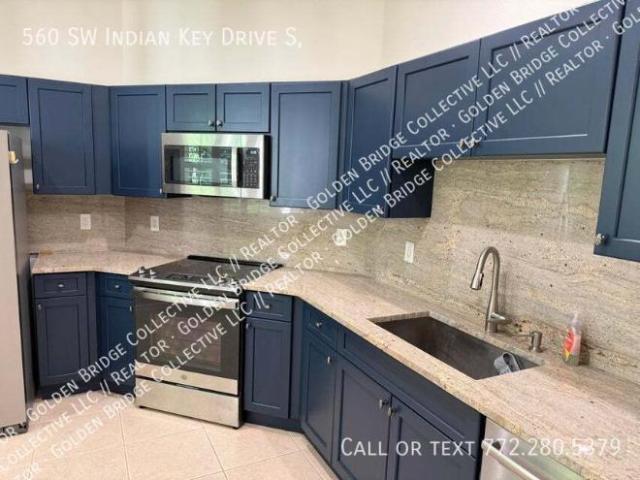 2 Br, 2 bath, Single Family 560 SW Indian Key Drive S