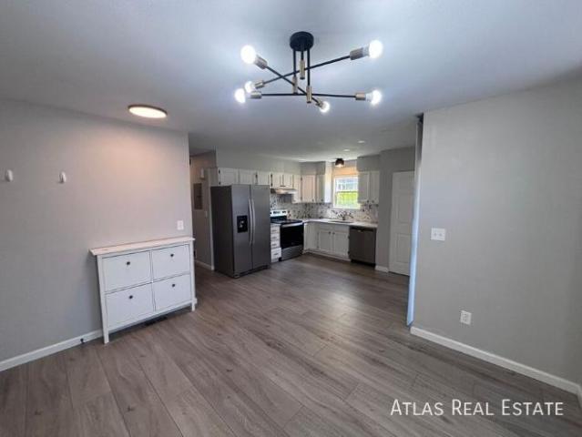 2 Br, 2 bath, Single Family 5712 West Asbury Place