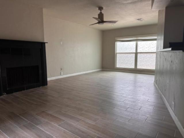 2 Br, 2 bath, Single Family 5815 Phoenix Dr