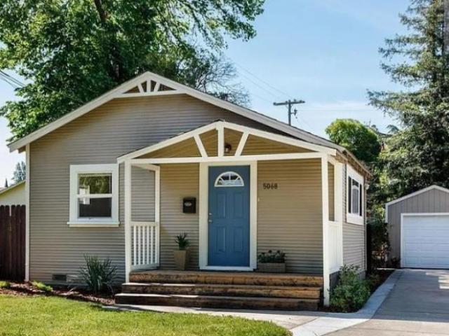 2 Br, 2 bath, Single Family 5068 10th Avenue