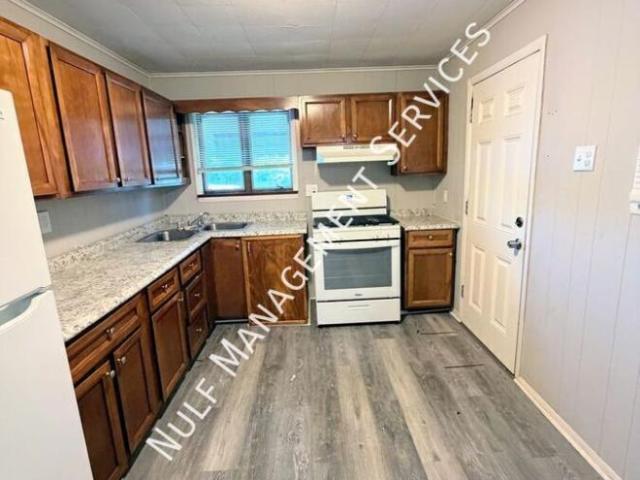 2 Br, 2 bath, Single Family 506 Farnsworth Avenue