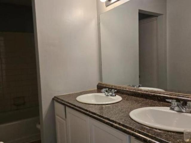 2 Br, 2 bath, Single Family 5140 Highpoint Rd
