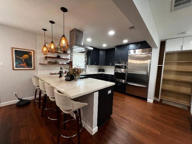 2 Br, 2 bath, Single Family 5305 Cloverdale Ln