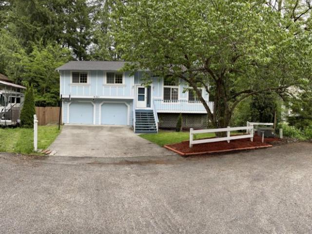 2 Br, 2 bath, Single Family 530 NW Caroly Ln