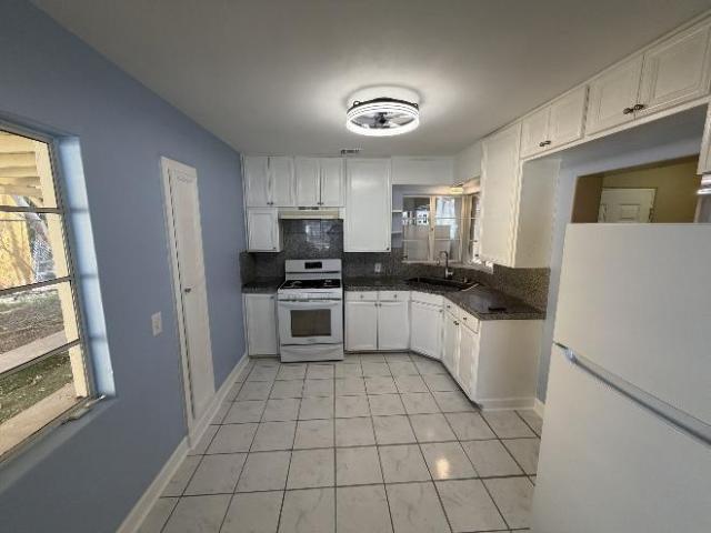 2 Br, 2 bath, Single Family 537 W Mariposa St