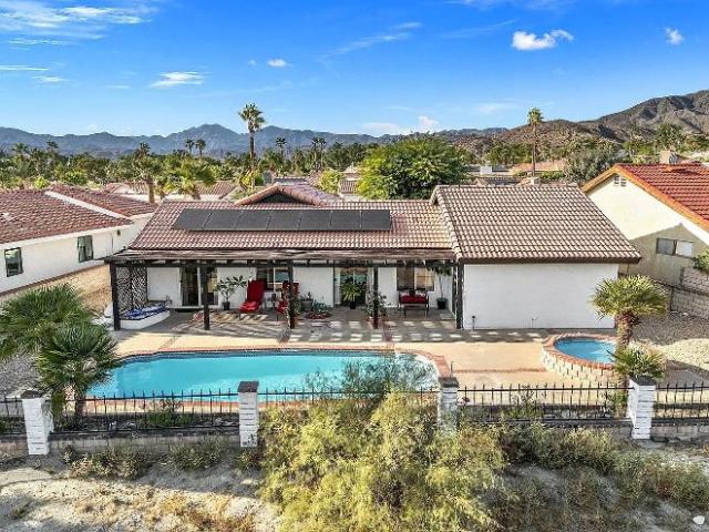 2 Br, 2 bath, Single Family 64635 Vardon Court