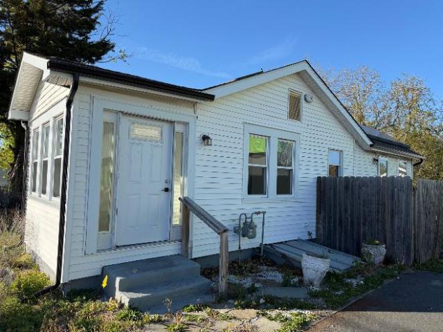 2 Br, 2 bath, Single Family 6696 Washington Ave