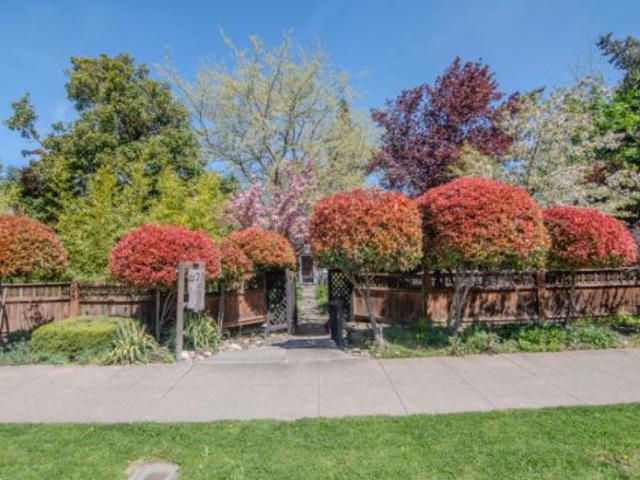 2 Br, 2 bath, Single Family 671 Siskiyou Blvd