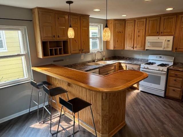 2 Br, 2 bath, Single Family 6735 Cambridge Ave