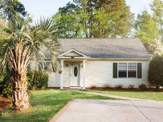 2 Br, 2 bath, Single Family 6851 King Arthur Dr