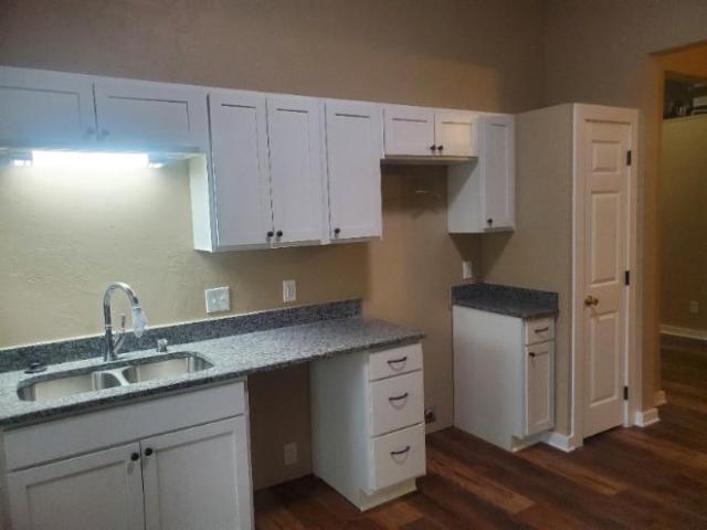 2 Br, 2 bath, Single Family 603 N Trinity St