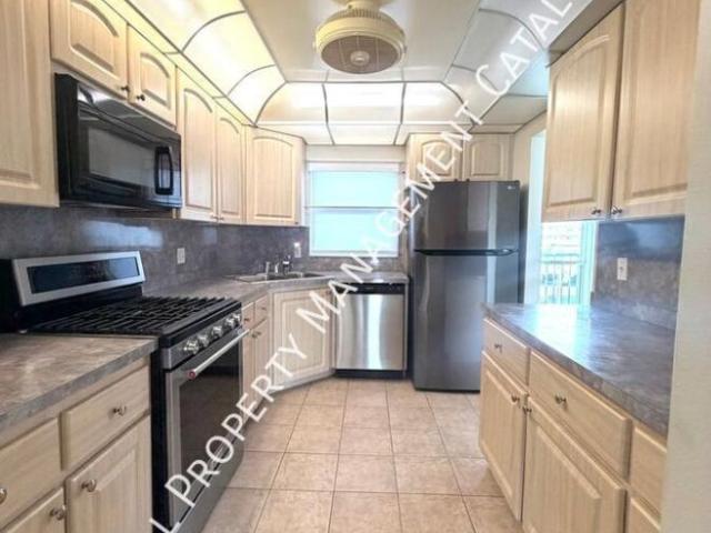 2 Br, 2 bath, Single Family 6020 Shore Blvd