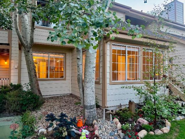 2 Br, 2 bath, Single Family 6048 Gunbarrel Ave
