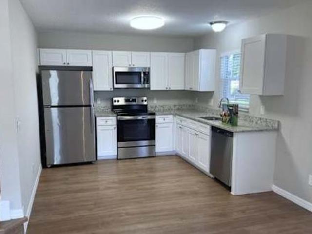 2 Br, 2 bath, Single Family 6245 Discovery St E