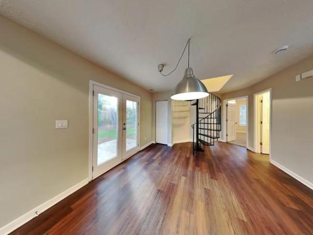 2 Br, 2 bath, Single Family 740 Avening Ct