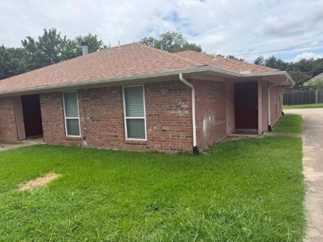 2 Br, 2 bath, Single Family 7427 Windhaven Rd