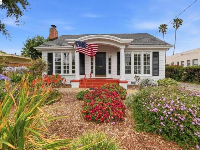 2 Br, 2 bath, Single Family 770 Grove Way