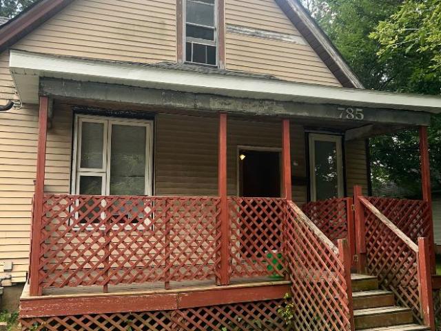 2 Br, 2 bath, Single Family 785 E Cantrell St