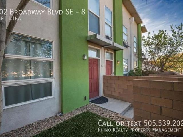 2 Br, 2 bath, Single Family 702 Broadway Blvd SE