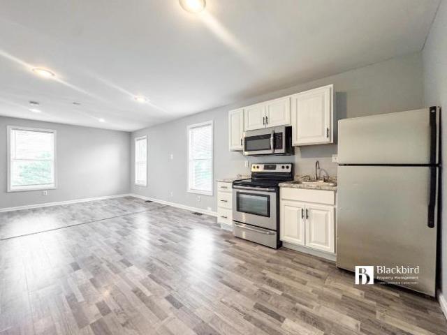 2 Br, 2 bath, Single Family 716 55th St NE