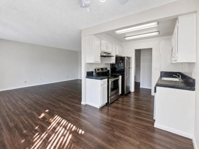 2 Br, 2 bath, Single Family 8641 Lake Murray Blvd