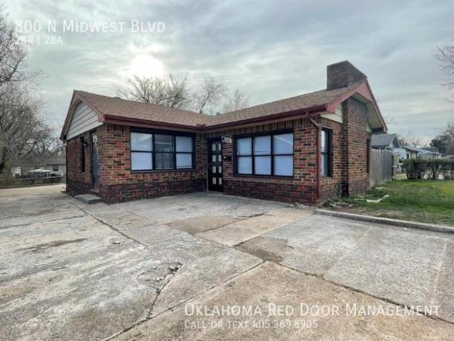 2 Br, 2 bath, Single Family 800 N Midwest Blvd