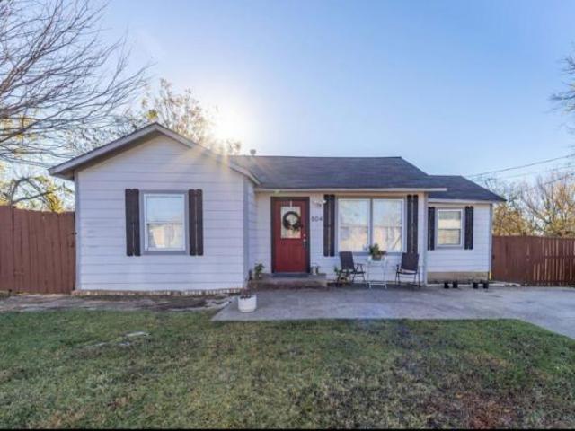 2 Br, 2 bath, Single Family 804 E Hook St