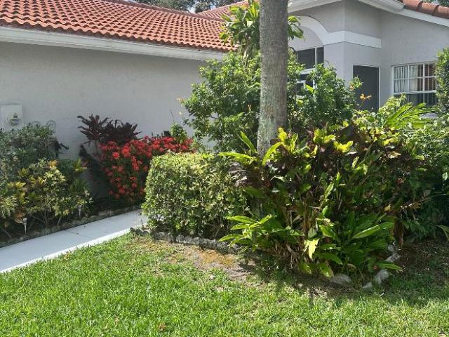 2 Br, 2 bath, Single Family 8108 Summer Shores Drive