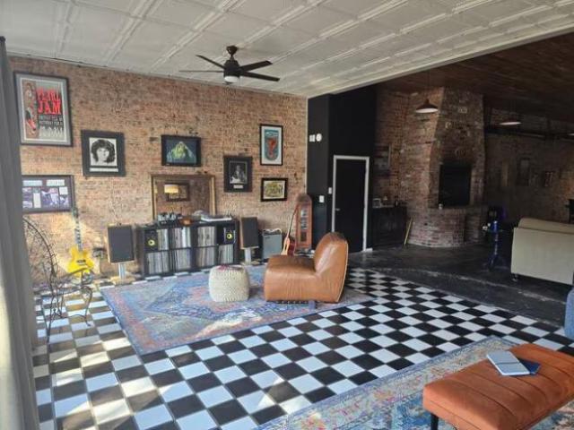 2 Br, 2 bath, Single Family 827 W Main Street