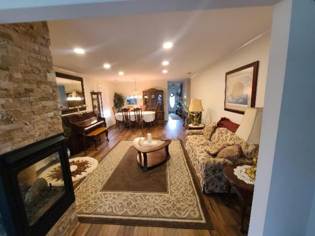 2 Br, 2 bath, Single Family 8 White Stone Ct