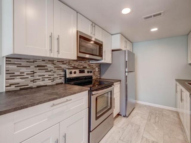 2 Br, 2 bath, Single Family 9005 E Lehigh Ave