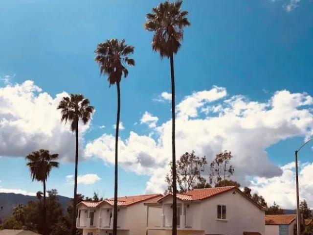2 Br, 2 bath, Single Family 900 W Graham Ave