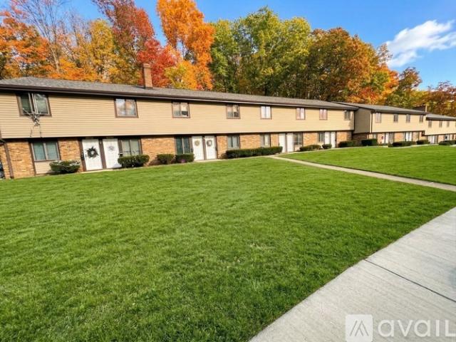2 BR, 2 BA Apartment Echo Valley Dr, Unit 2432, Stow, OH 44224