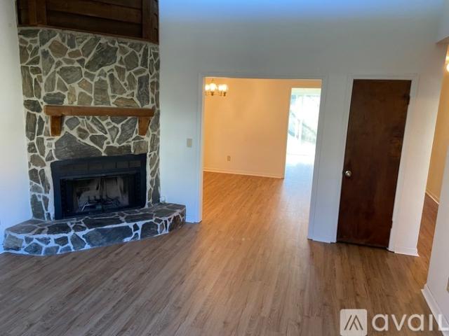 2 BR, 2 BA Apartment Hawthorne Ave SE, Unit 2, Smyrna, GA 30080