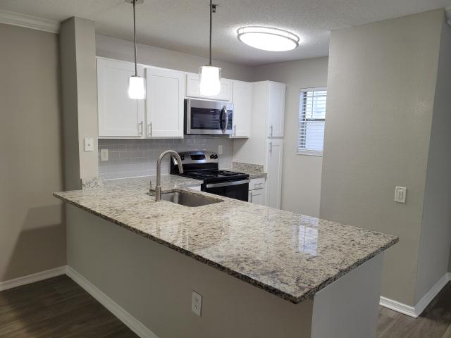 2 BR, 2 BA Apartment 1401 W Paces Ferry Rd NW, Atlanta, GA 30327